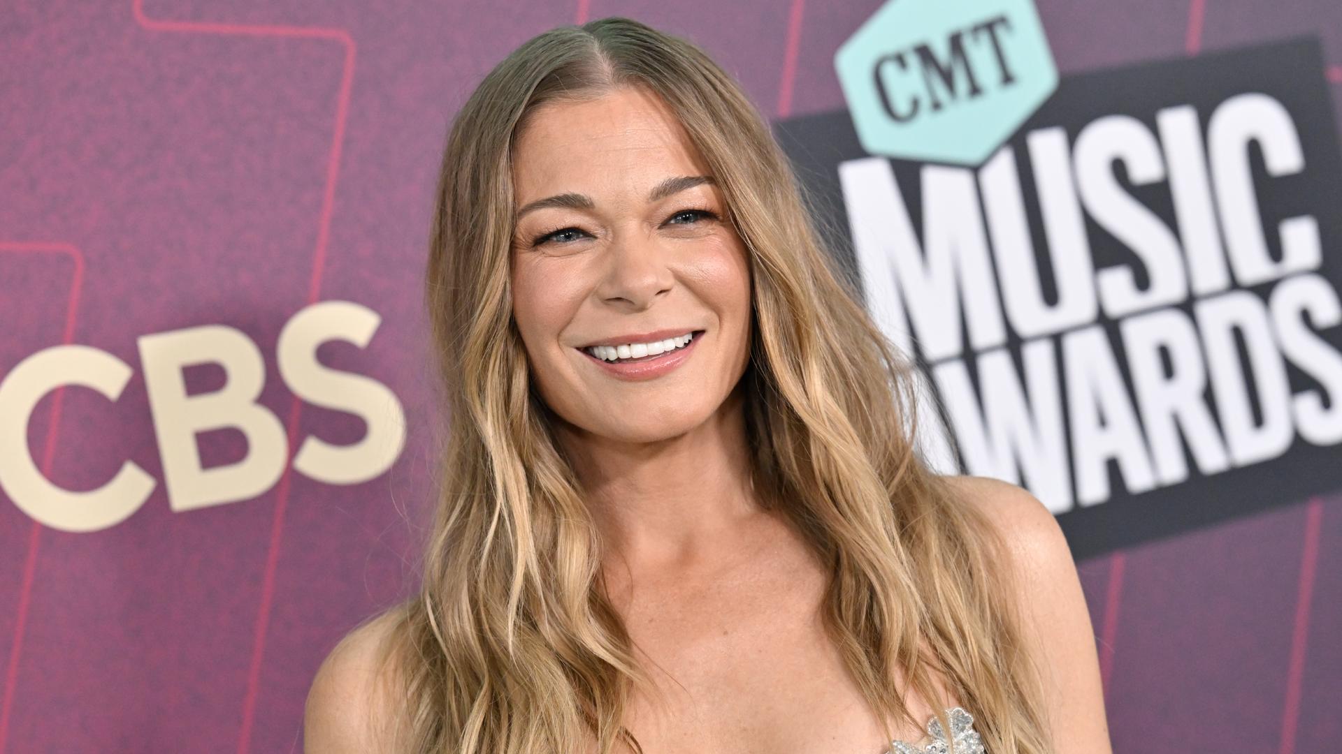 LeAnn Rimes' teeth fell out during concert in Washington | kvue.com