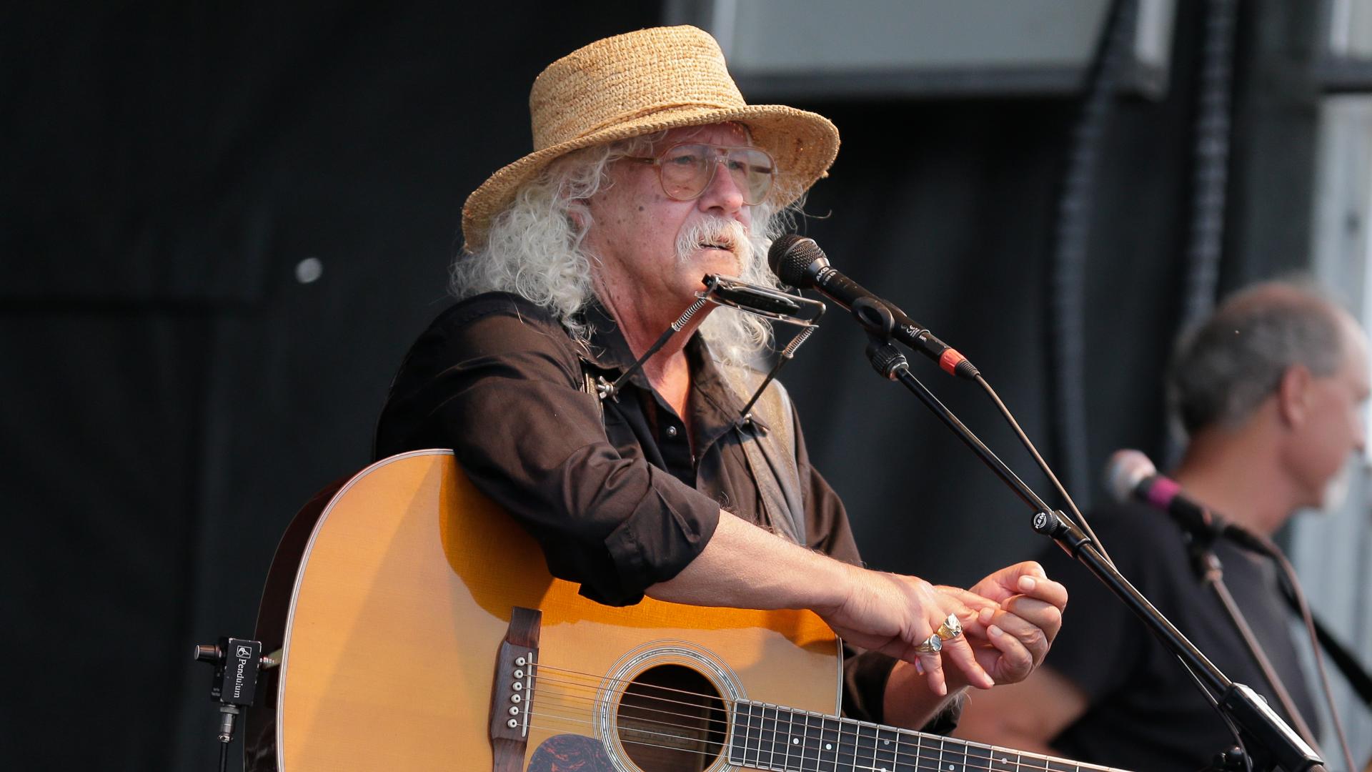 Arlo Guthrie mourns death of song inspiration Alice Brock | kvue.com