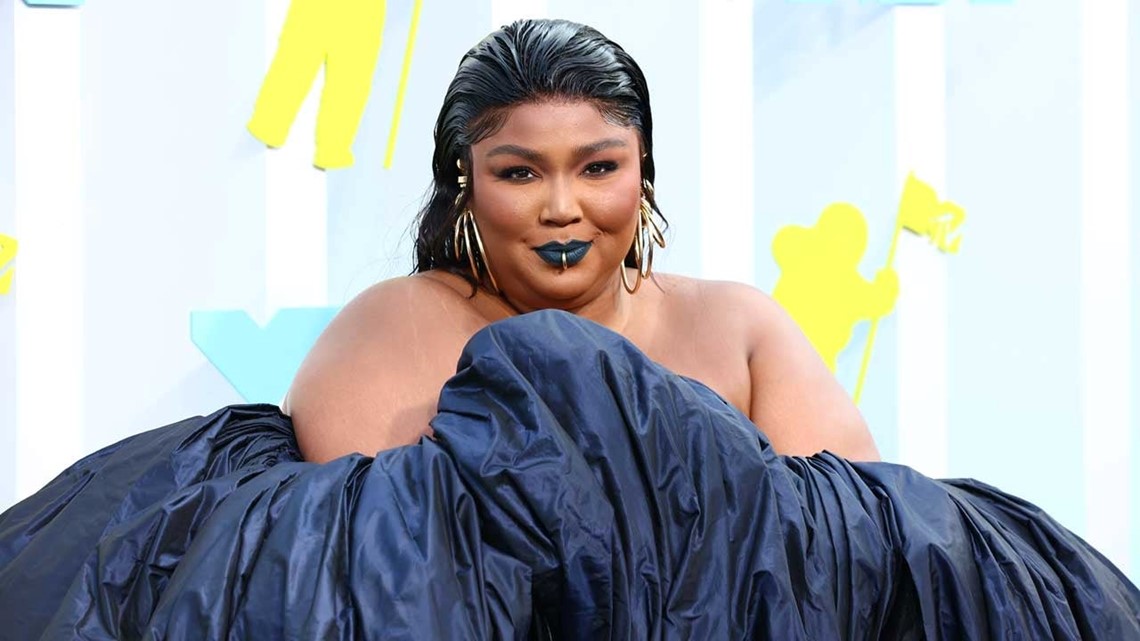 Lizzo Is Looking and Feeling Good as Hell on VMAs Red Carpet | kvue.com