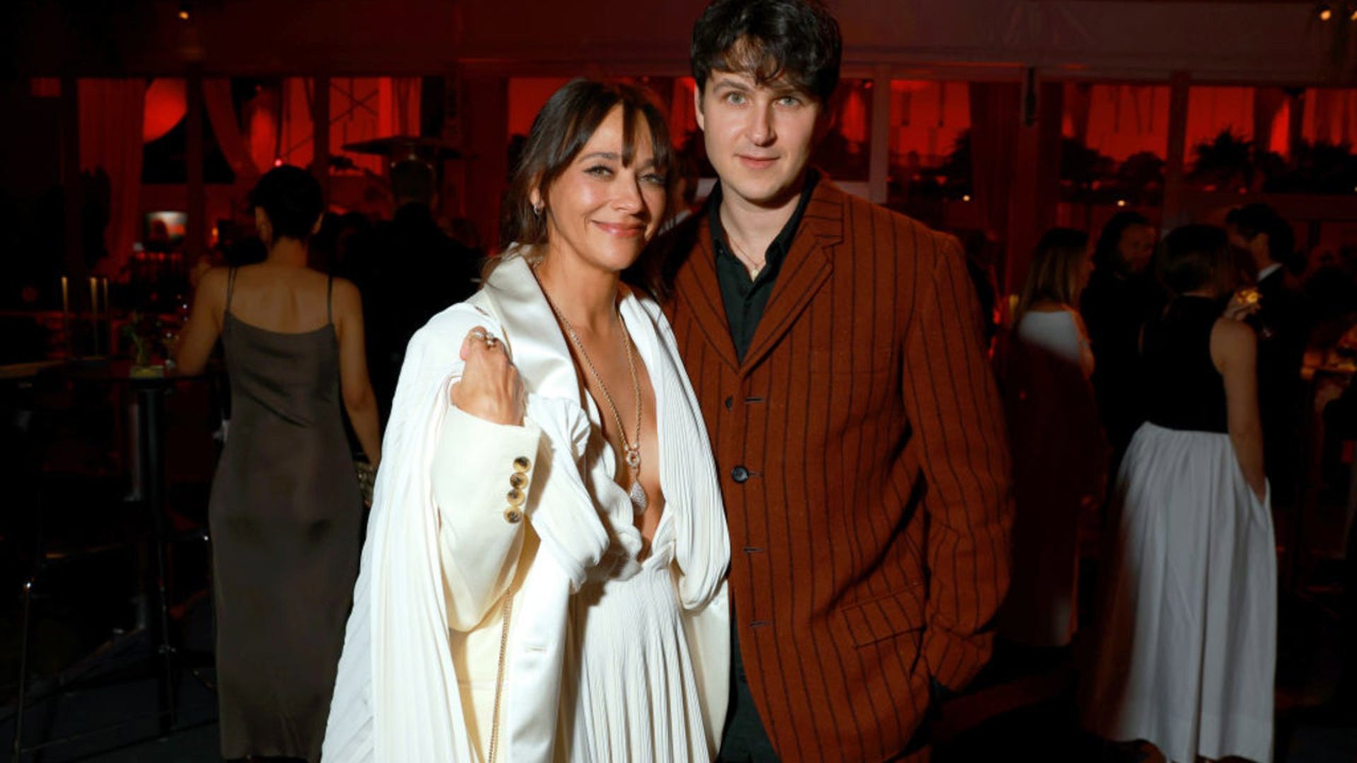 Rashida Jones Reveals She's Not Legally Married to Vampire Weekend's ...