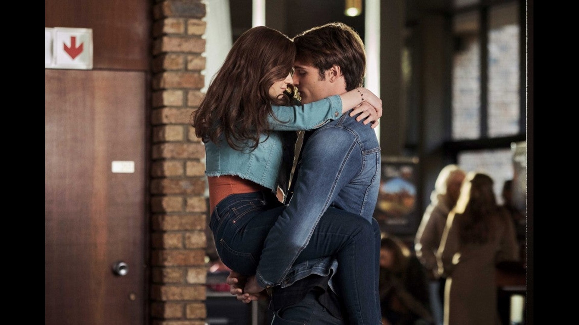 Joey King's Real-Life 'Kissing Booth' Love Triangle | kvue.com
