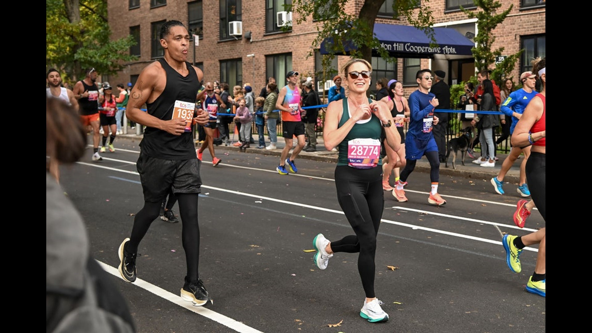 Amy Robach, T.J. Holmes and More Celebs Complete 2023 NYC Marathon: See ...