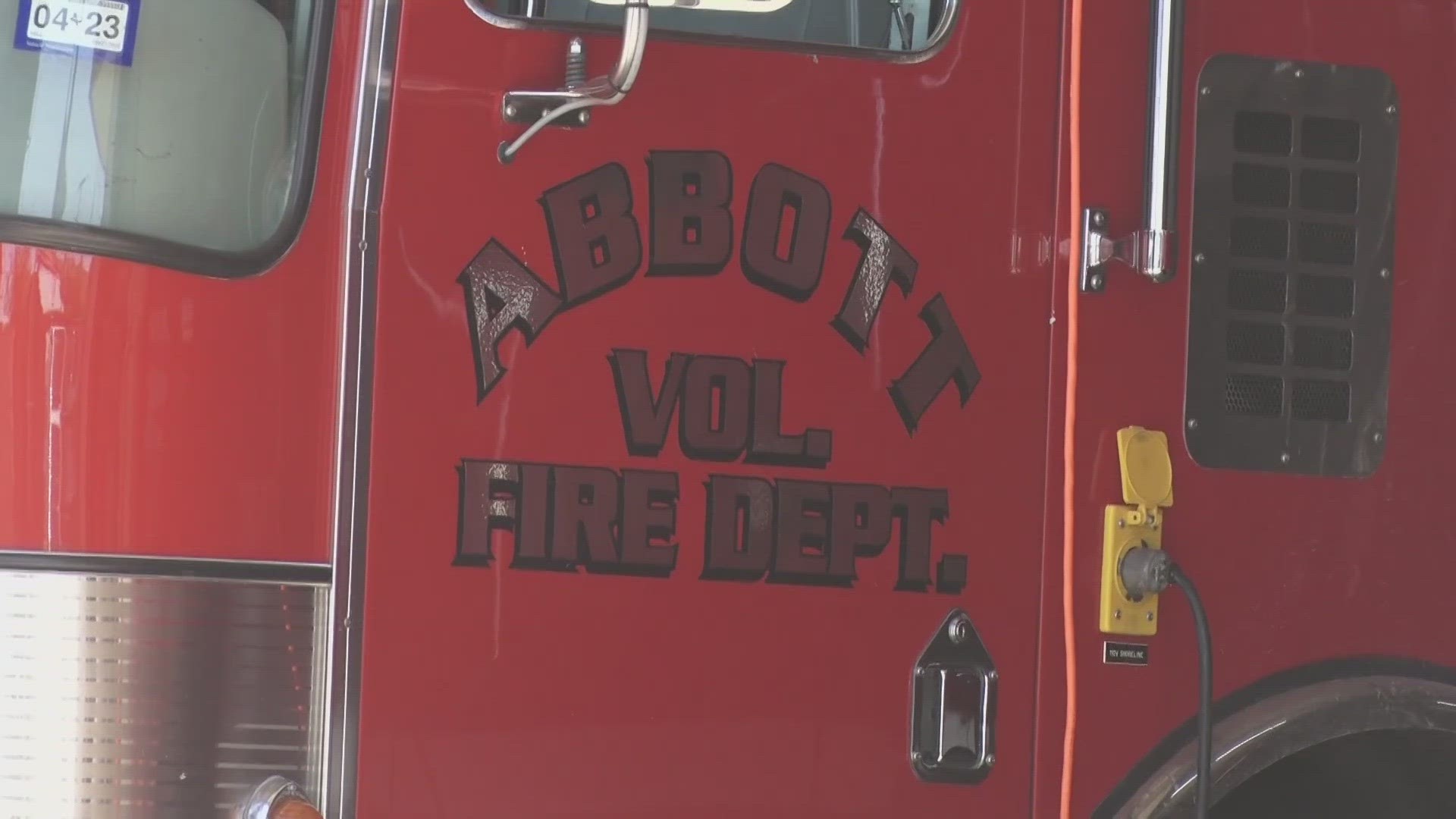 Abbott volunteer firefighter dies on I-35 | kvue.com