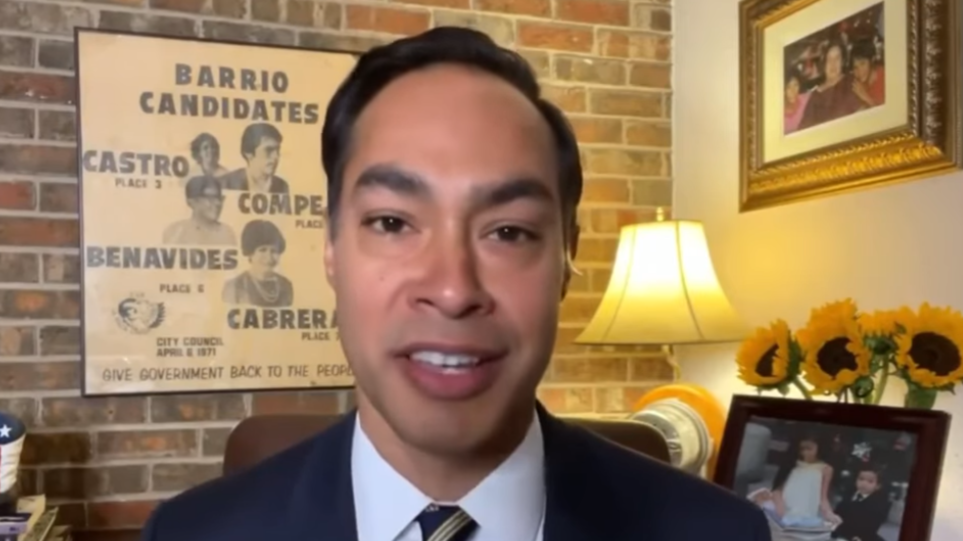 San Antonio's former mayor, Julián Castro, lands TV network job | kvue.com