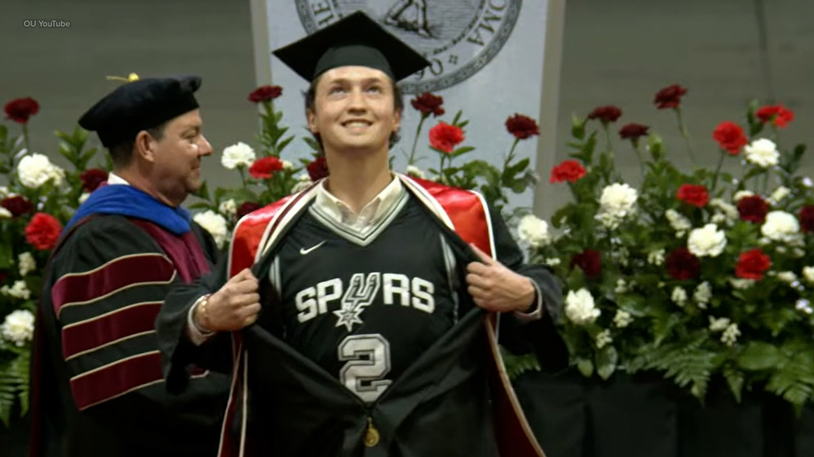 Fredericksburg native goes viral after revealing Spurs jersey at OU ...