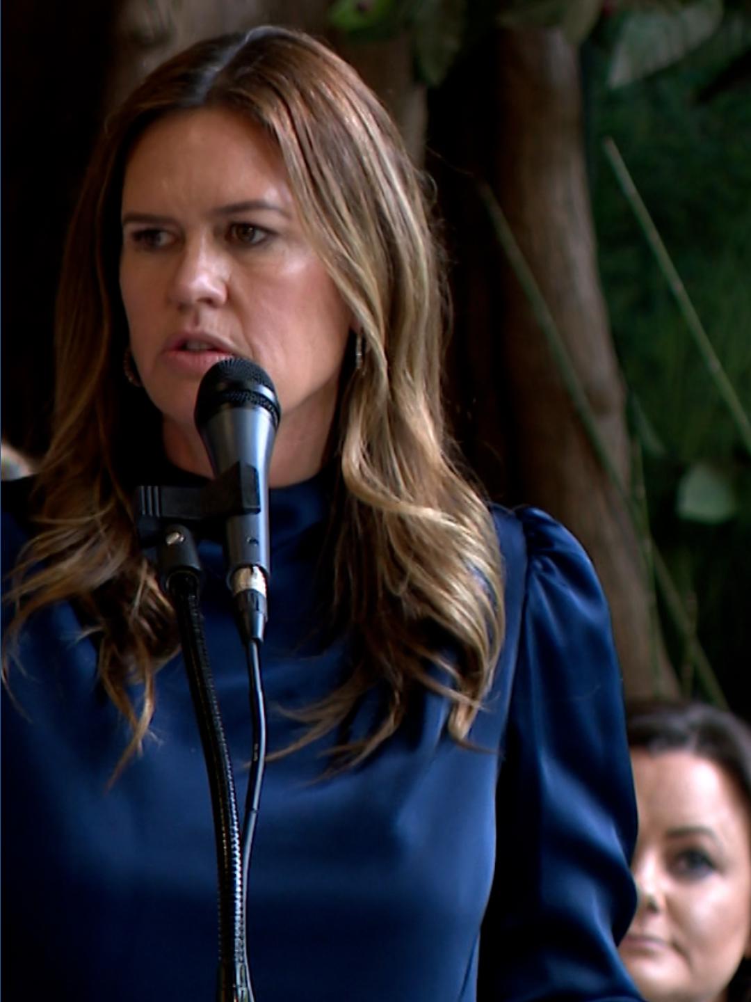 Arkansas Gov. Sarah Huckabee Sanders asked to leave from Little Rock ...