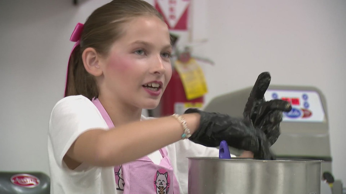 Fact check: Viral photo of caged child was actually staged as Texas ...