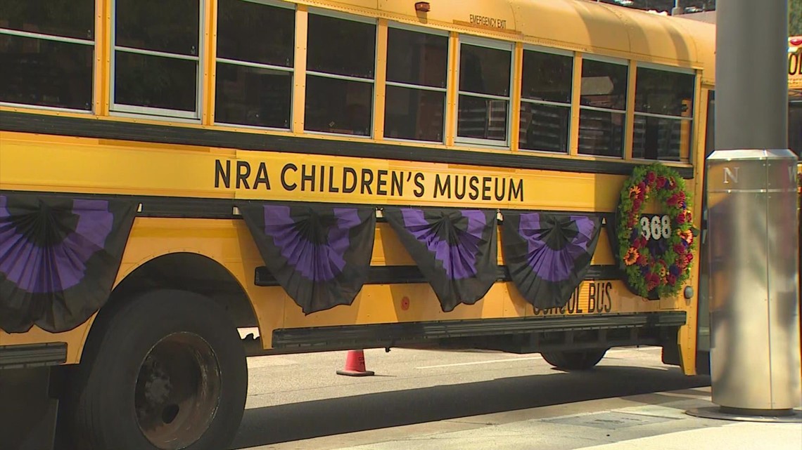 Gun control group sends 52 school buses to Sen. Cruz's office | kvue.com