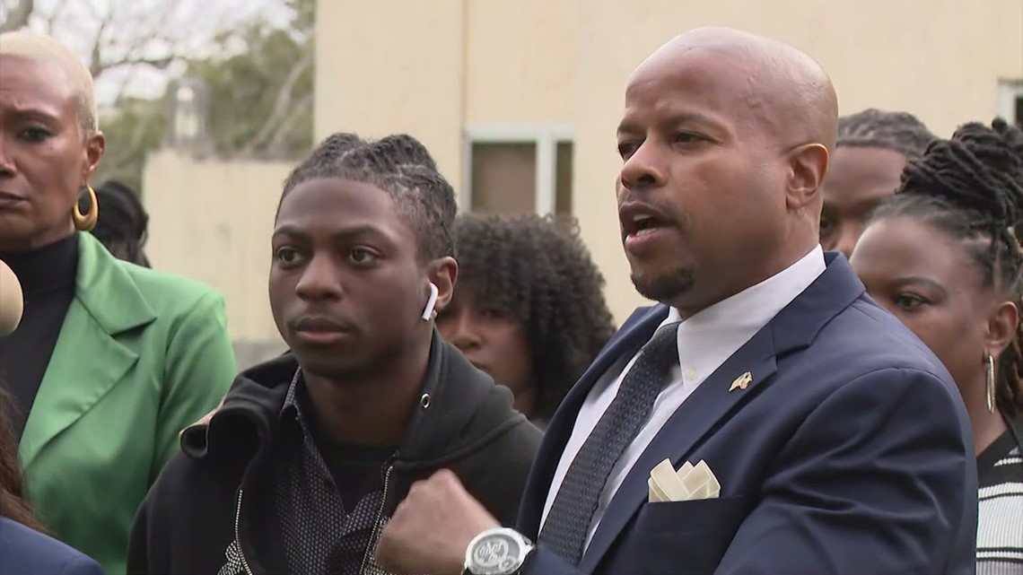 Texas news: Barbers Hill ISD CROWN Act trial | kvue.com