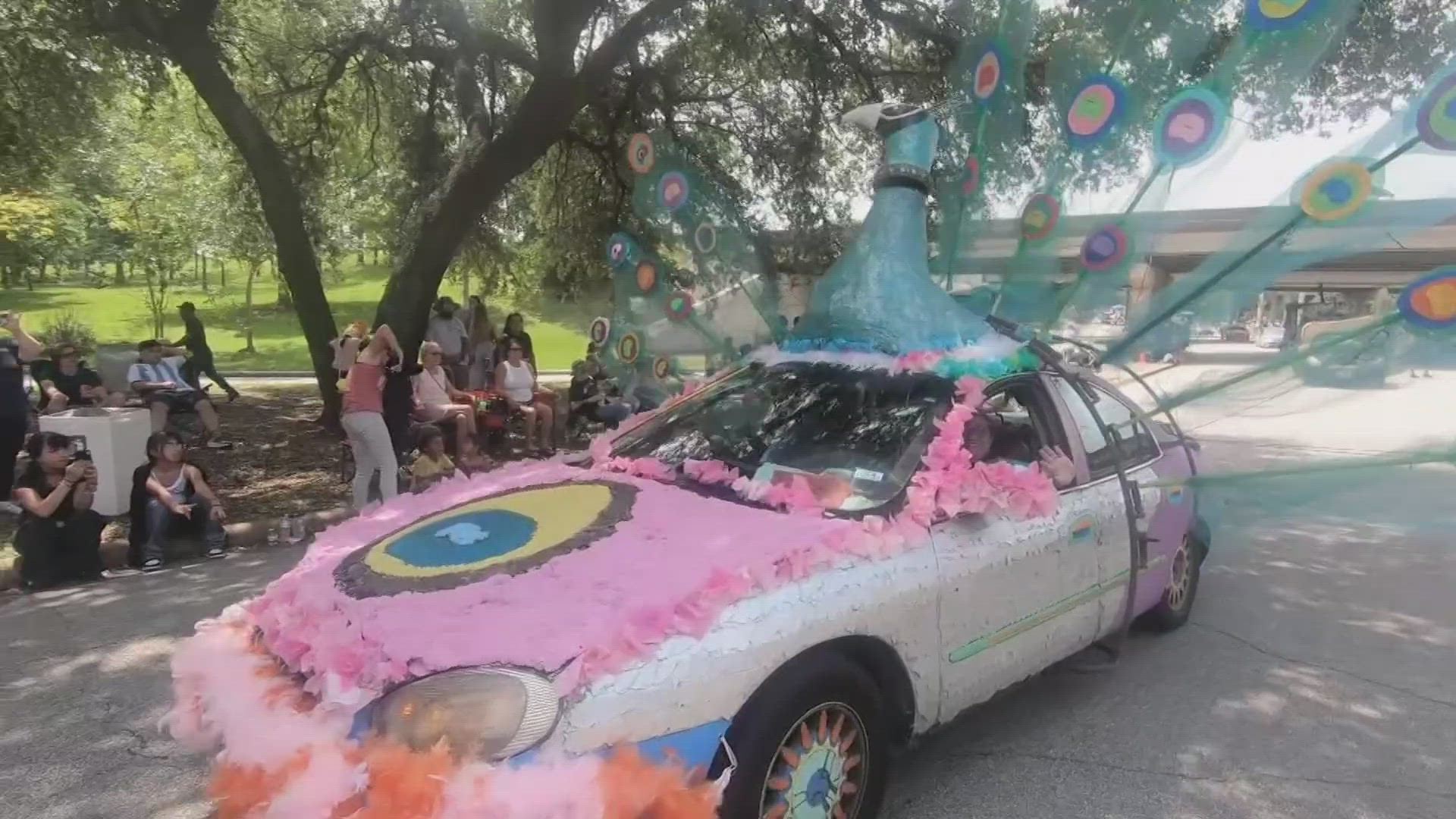 Houston Art Car Parade draws crowds downtown | kvue.com