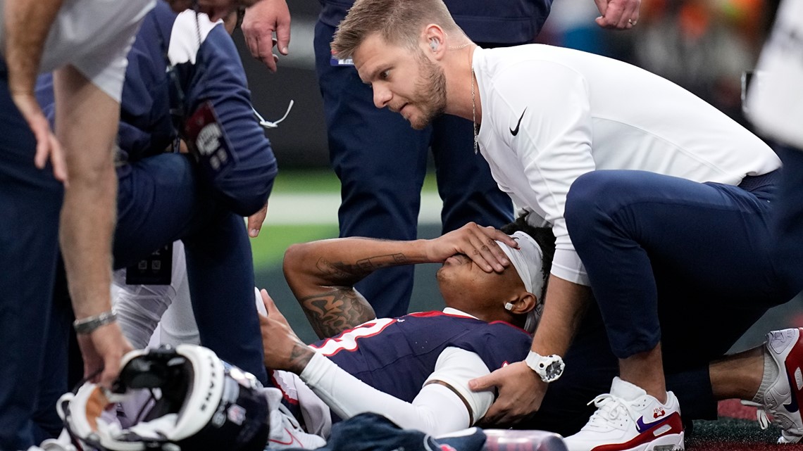 Texans' Tank Dell carted off with ankle injury against Broncos | kvue.com