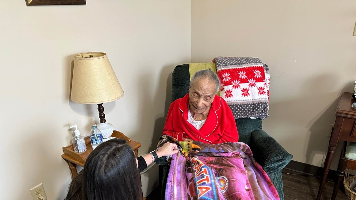 Brookdale Dowlen Oaks celebrates woman's 104th birthday | kvue.com