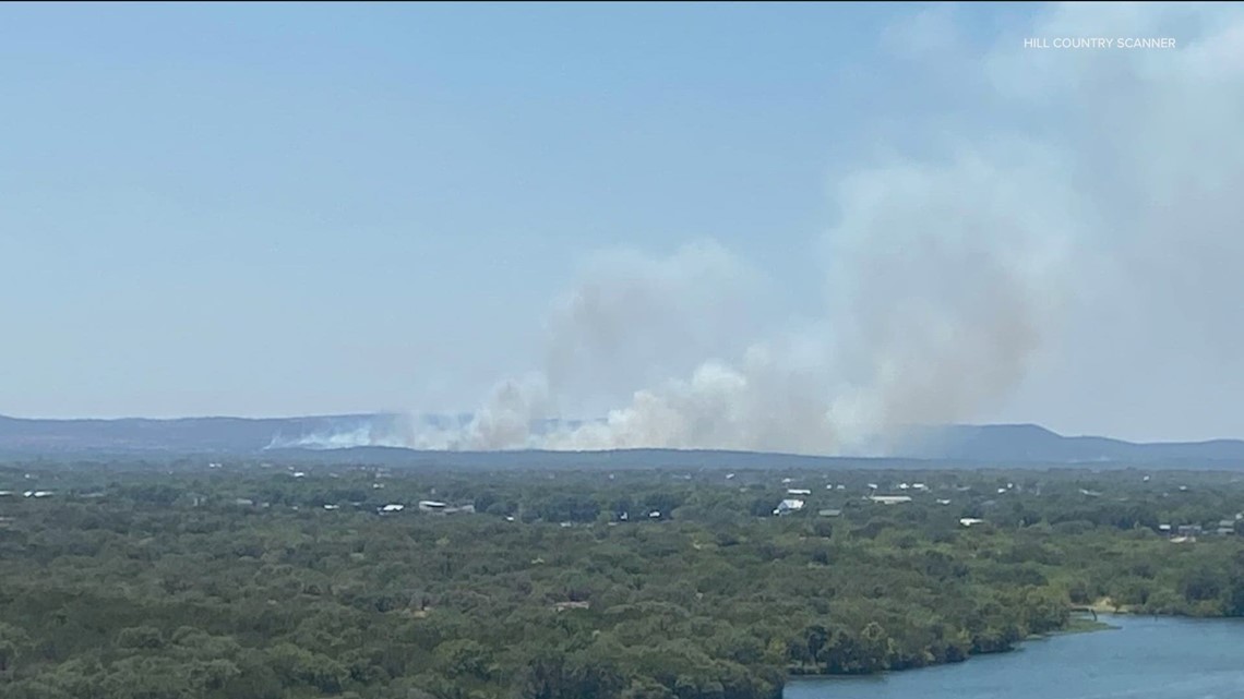 Llano brush fire now 150 acres, just 10% contained | kvue.com