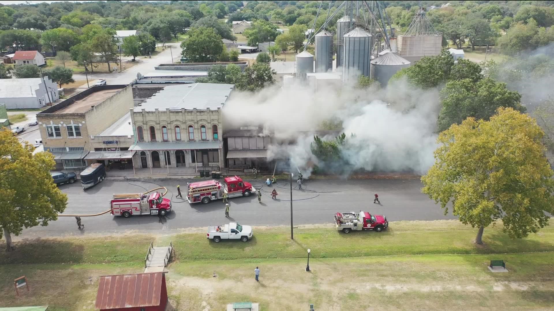 Fire in Flatonia destroys personal library filled with 70,000 books ...
