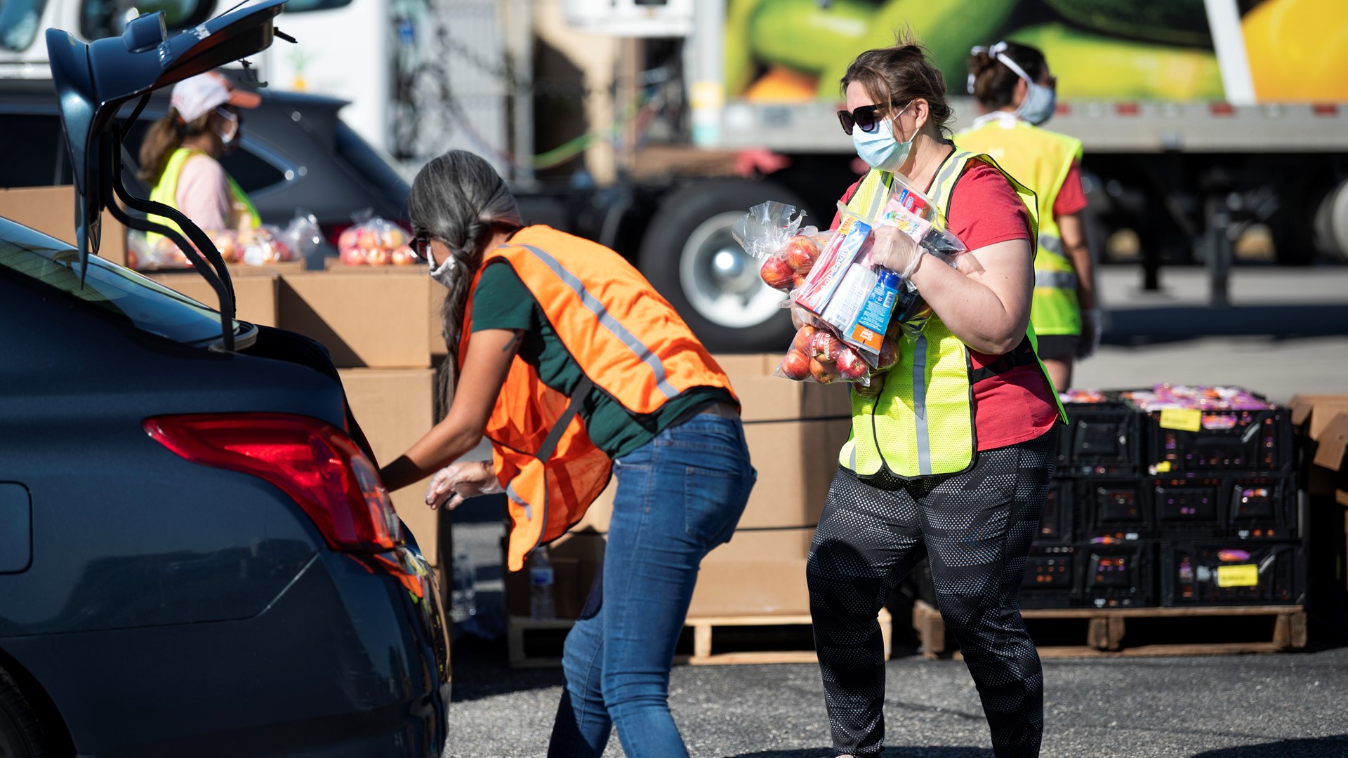'I'm starving' | Hundreds lined up for Central Texas Food Bank's drive ...