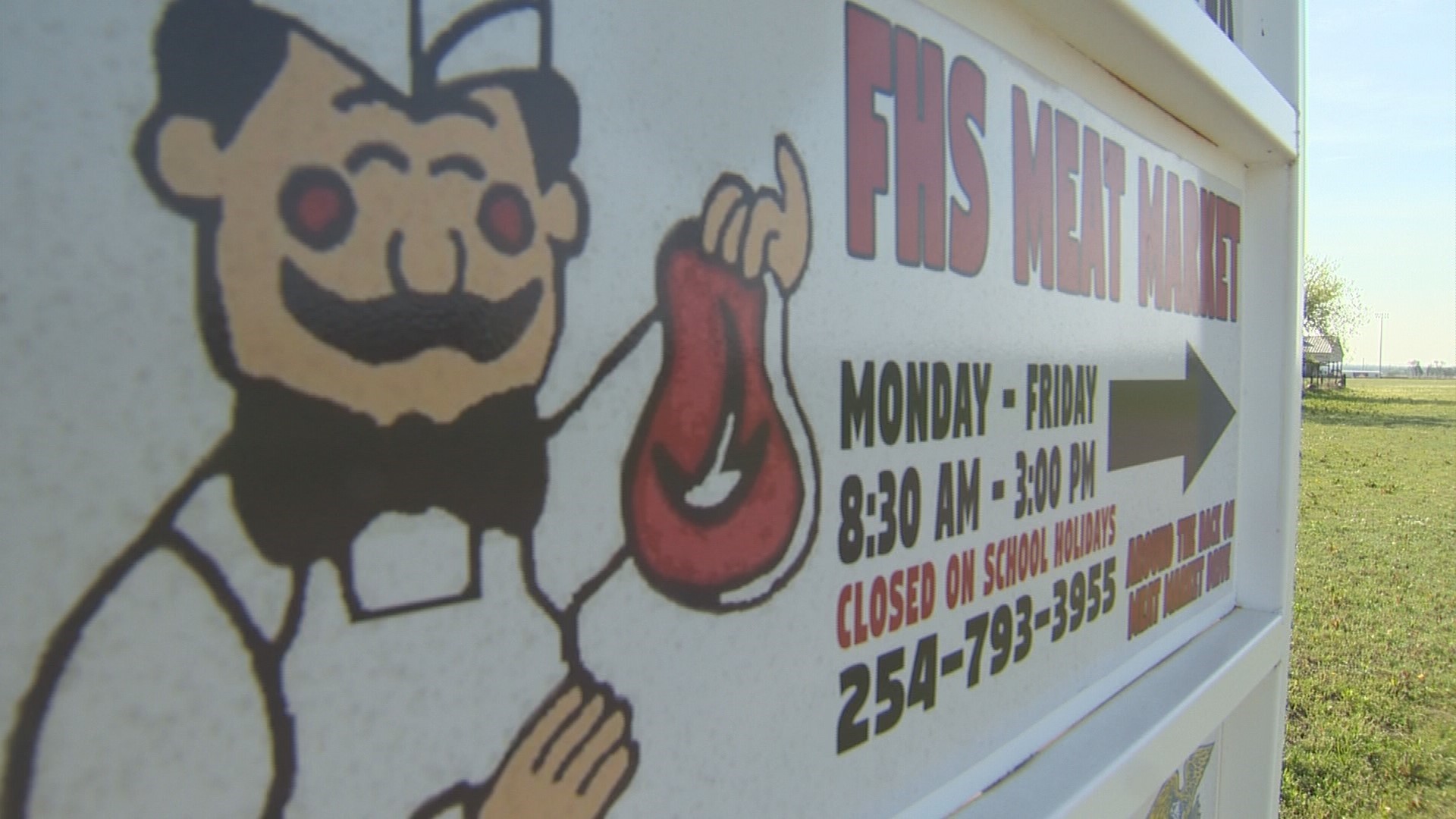 Butcher class at Florence HS teaching students how to cut and sell meat ...