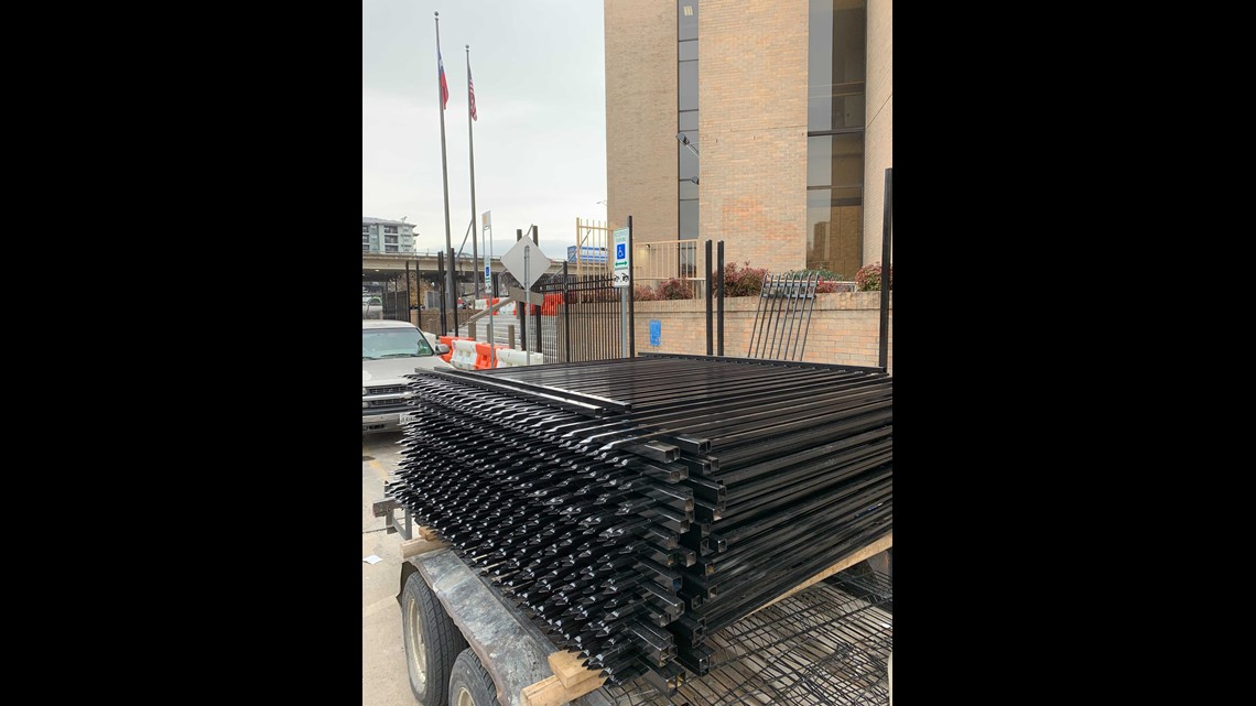 APD puts up fencing at Austin headquarters | kvue.com