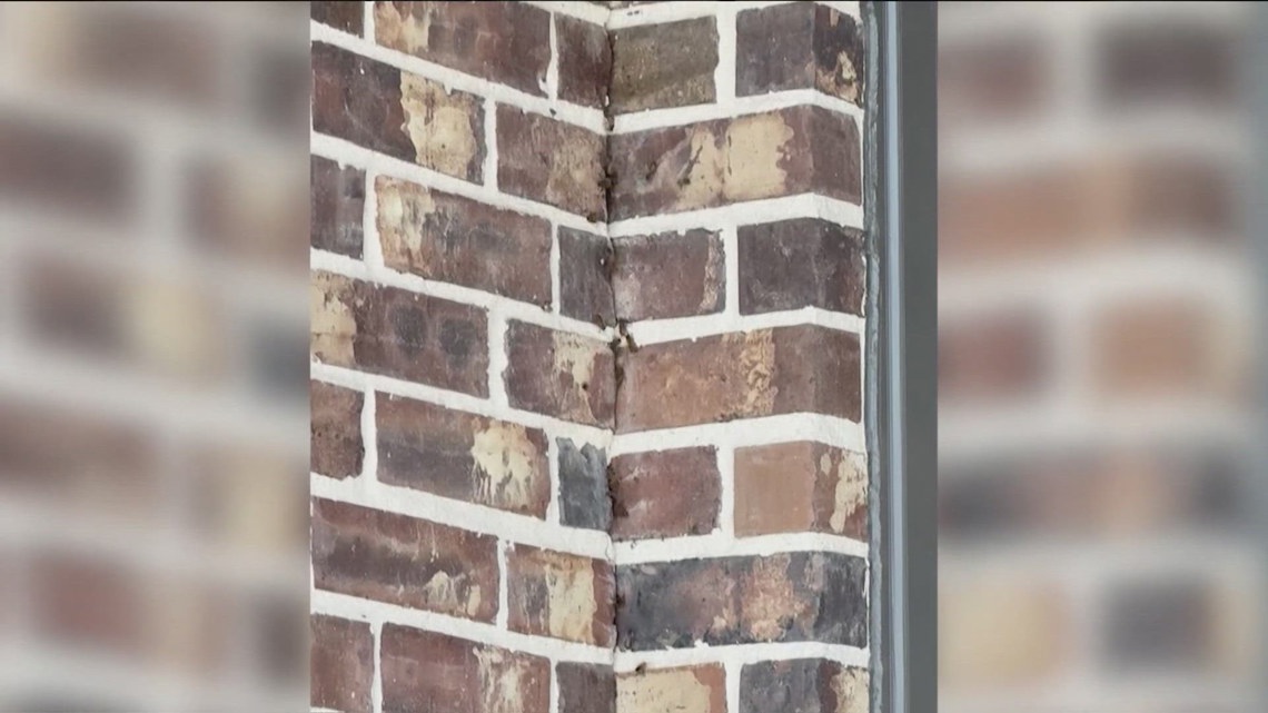Thousands of bees swarm home near Houston | kvue.com