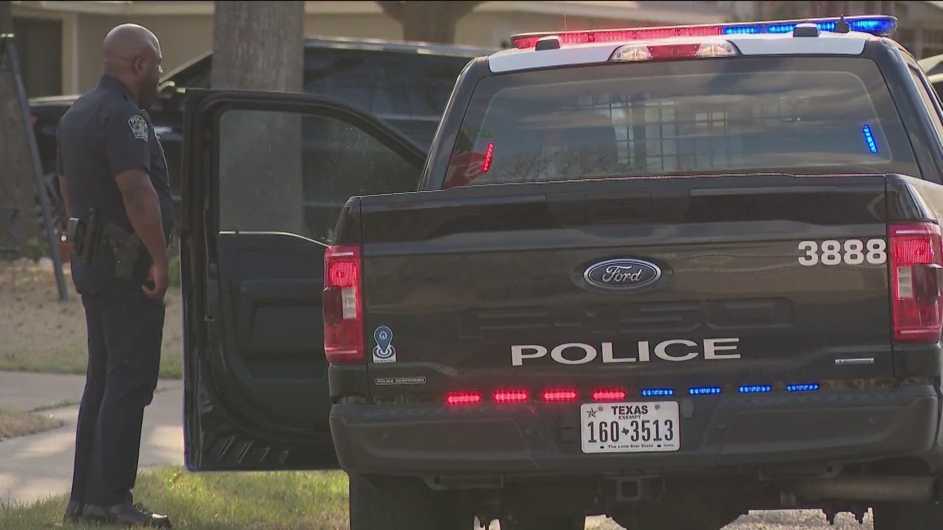 Austin police respond to SWAT situation on Frostwood Trail | kvue.com