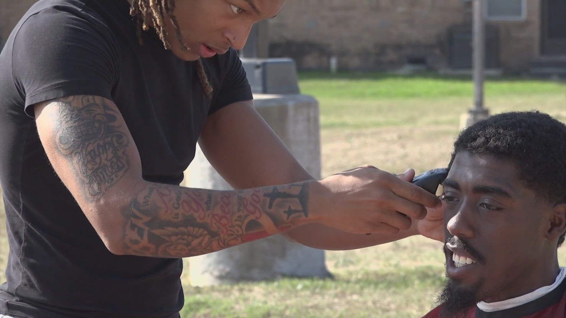 Austin barber offers free haircuts and meaningful conversations | kvue.com