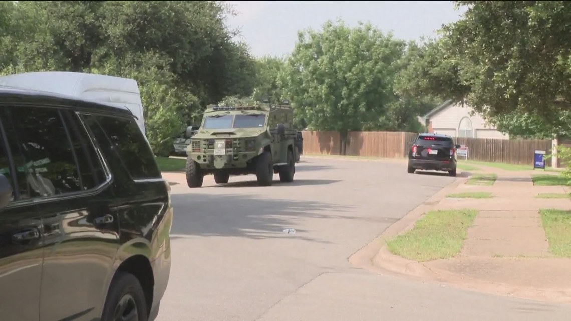 SWAT callout: Round Rock PD has barricaded subject in custody | kvue.com