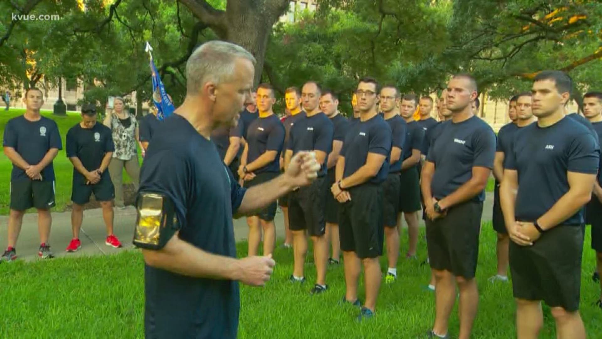 New Austin police cadets run with Chief Manley before graduation | kvue.com
