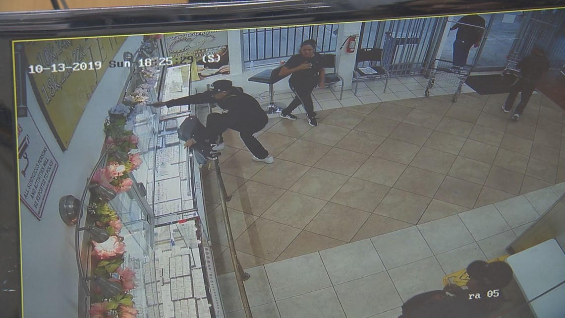 2 men rob North Austin jewelry store at gunpoint | kvue.com