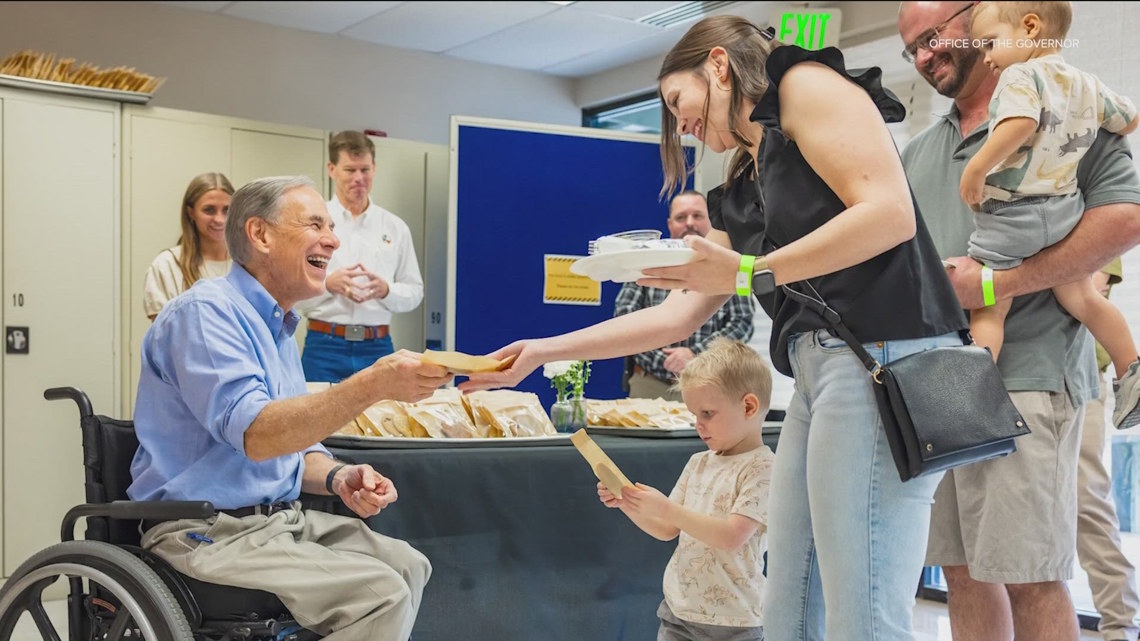Texas Gov. Greg Abbott serves meals in Kerrville | kvue.com