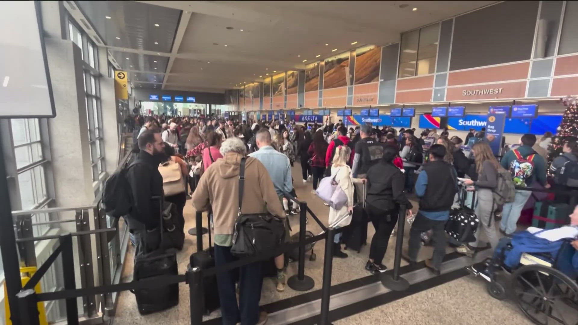 Austin-Bergstrom International Airport busy with holiday travelers ...