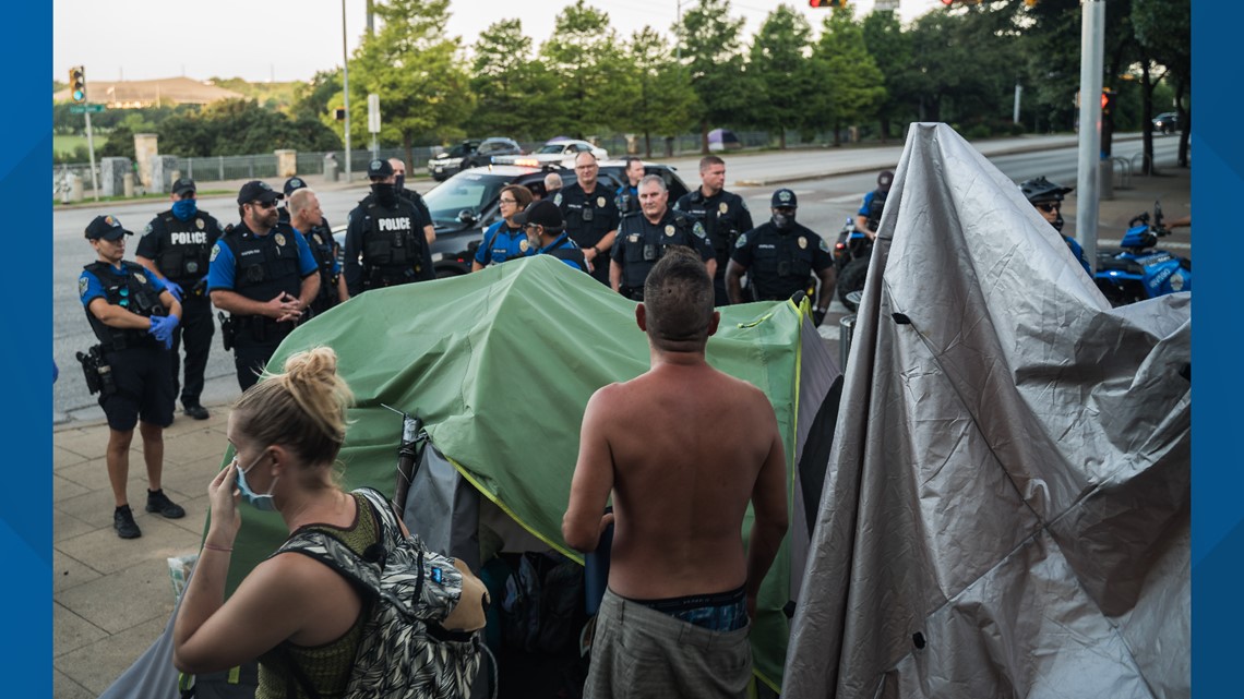 Homeless in Austin: Crews cleaning up tents outside city hall | kvue.com