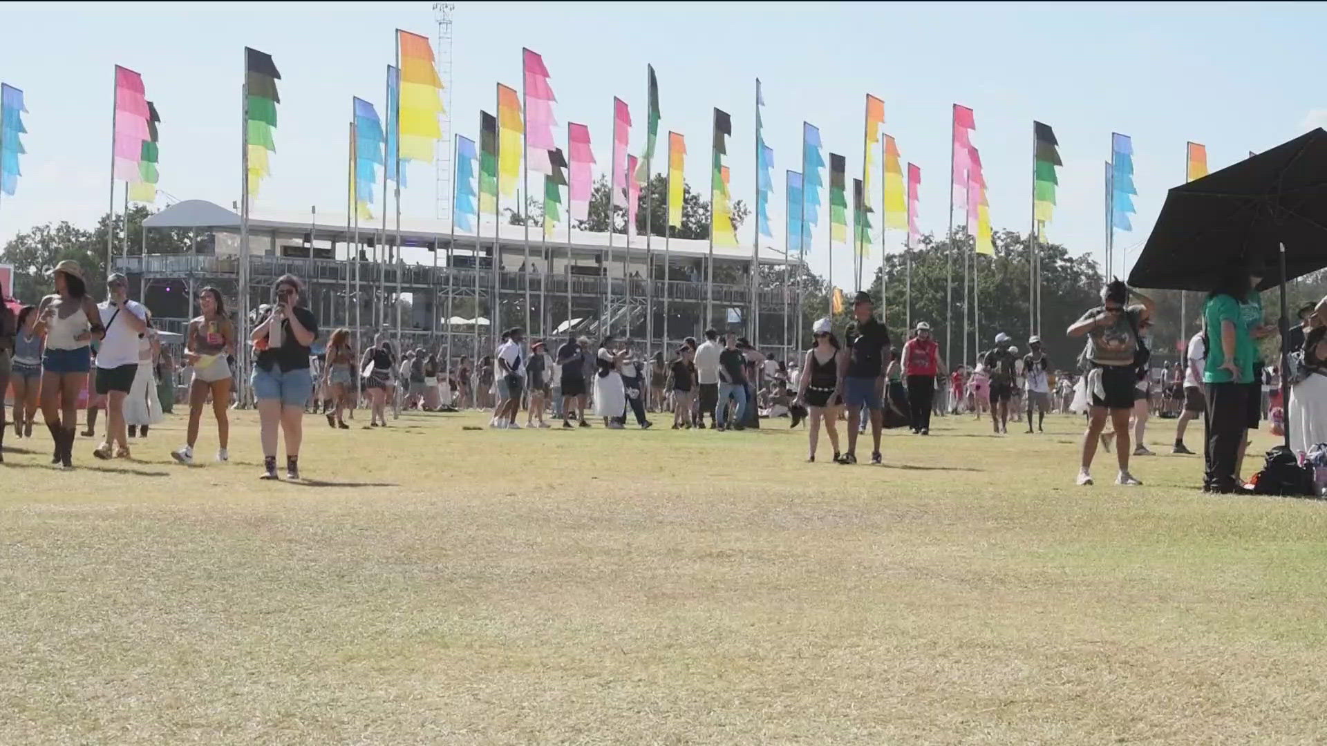 Sabrina at ACL: Carpenter brings Shania Twain out during Weekend 1 ...