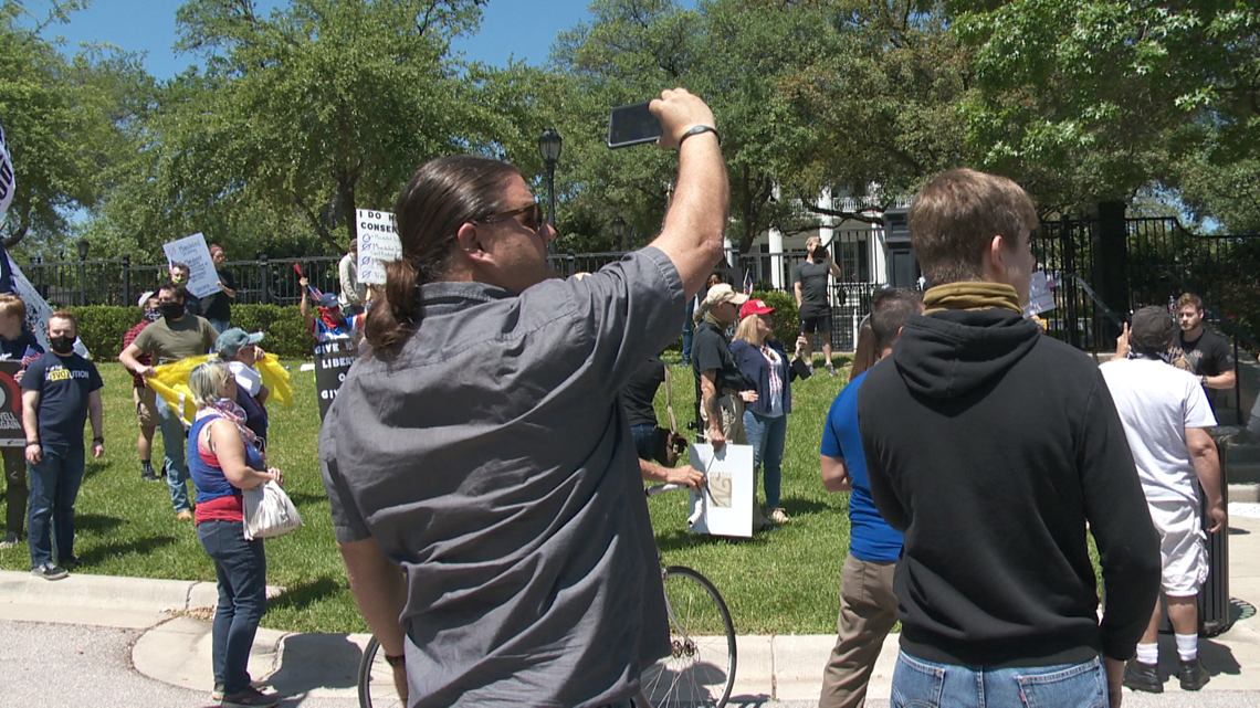 Protesters rally in Downtown Austin to reopen economy | kvue.com