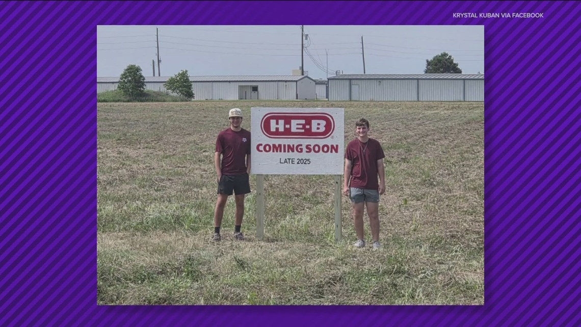 Teens create fake H-E-B 'coming soon' sign for senior prank | kvue.com