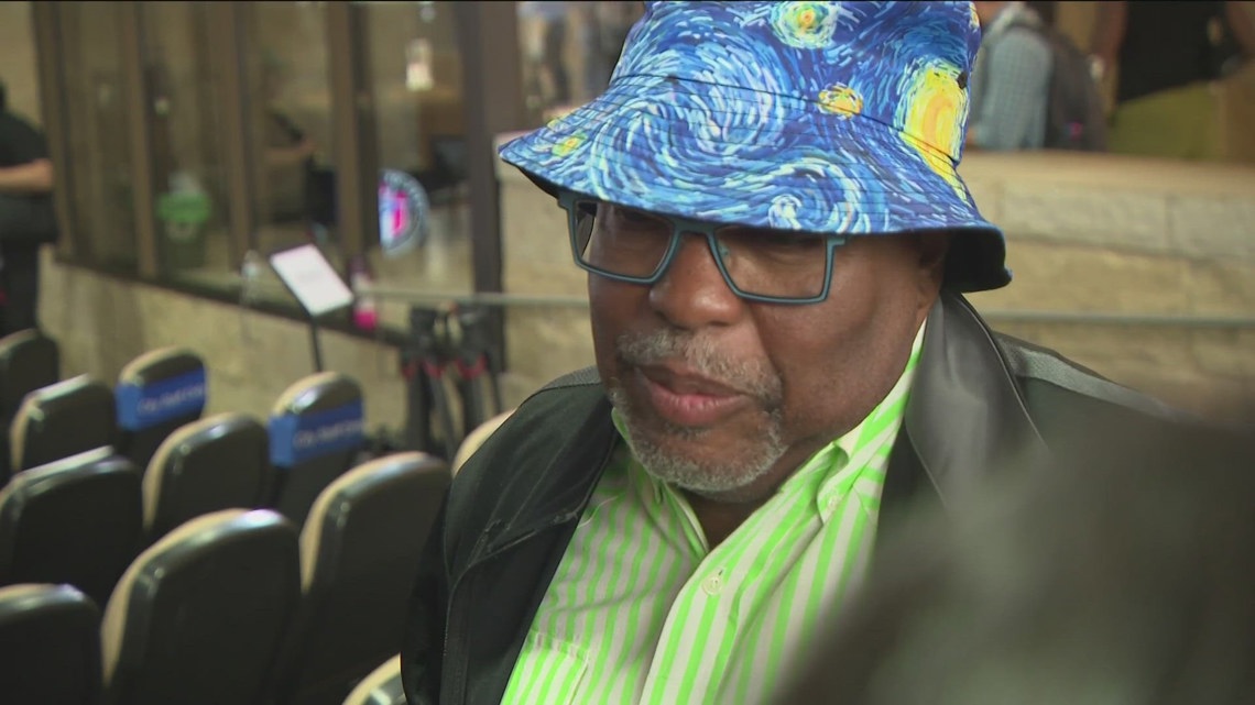 Austin Yogurt Shop Murders: Former Det. John Jones re-wears shirt from ...