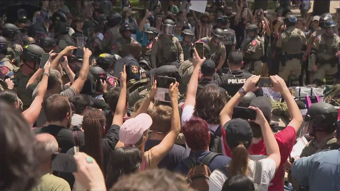 UT Austin protest: City leaders call for investigation into APD's role ...