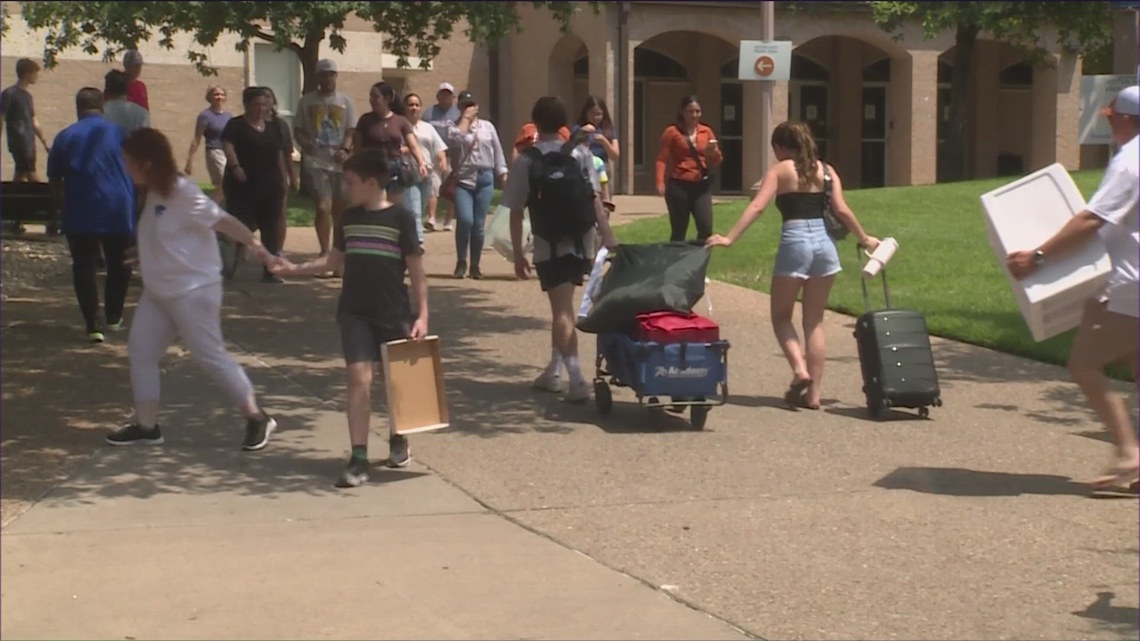 UT Austin students 'Mooov-In' this weekend | kvue.com