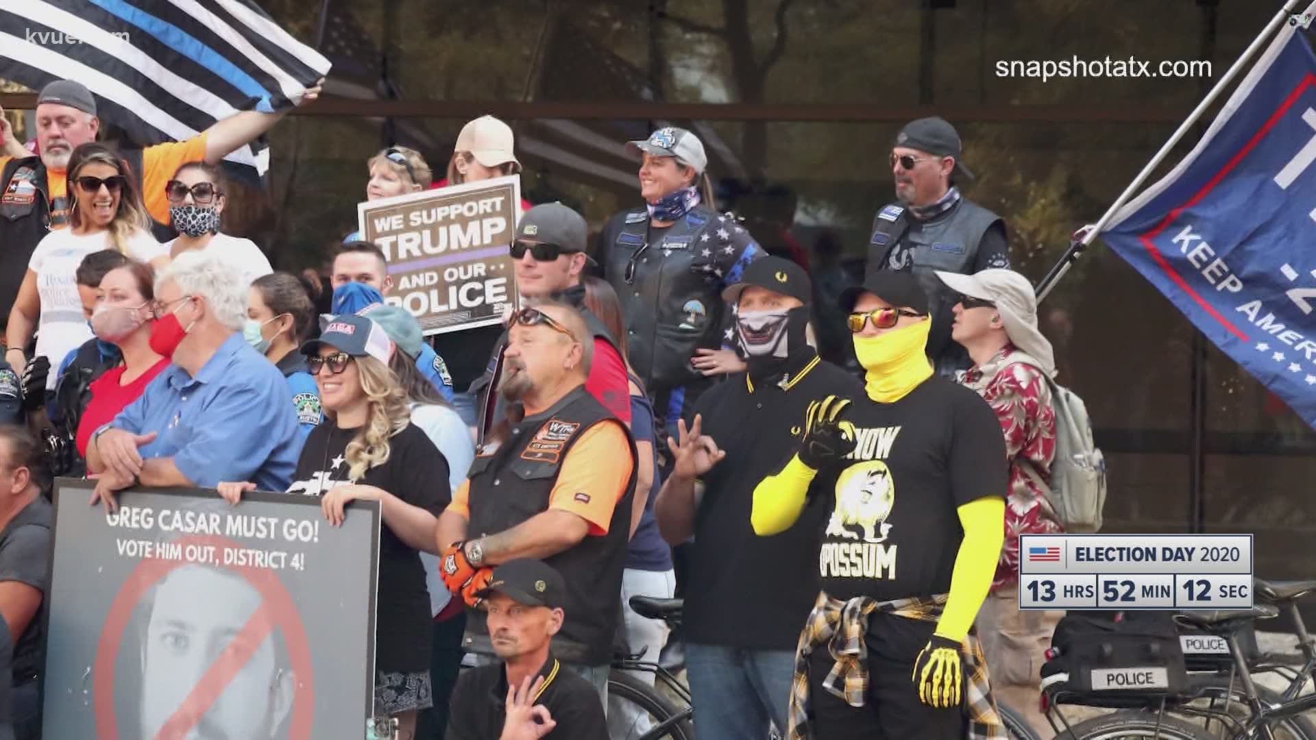 Photos show Austin police with protesters gesturing 'white power' hand ...