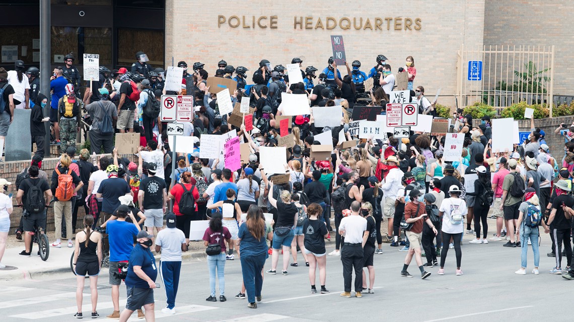 Two more APD officers indicted in 2020 protest use-of-force ...