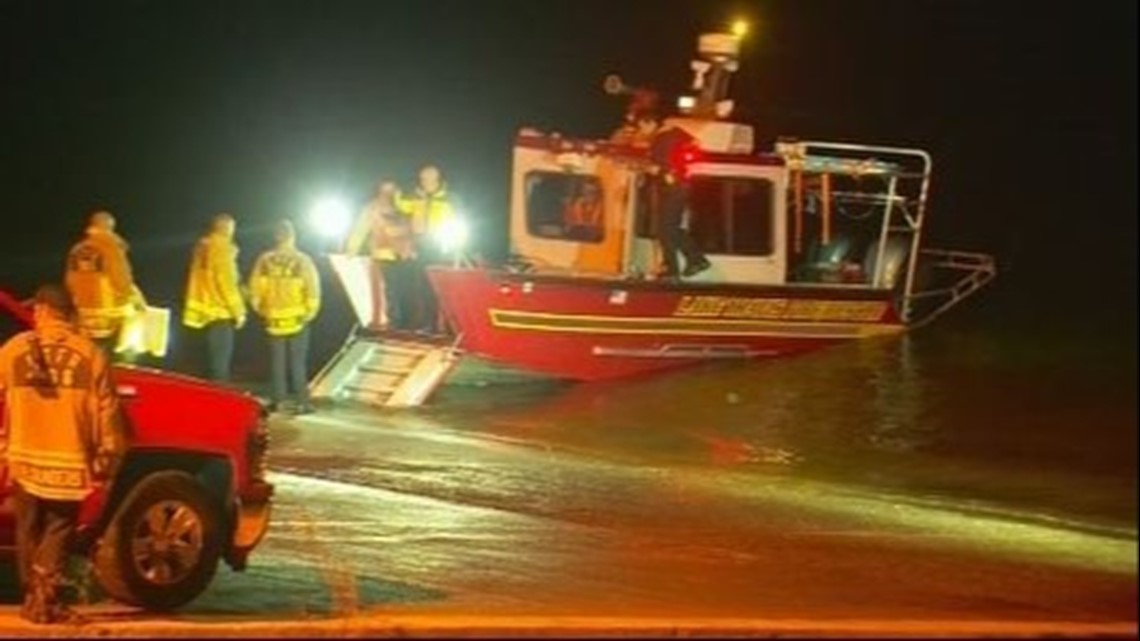 Three people rescued after boat capsizes on Lake Travis | kvue.com