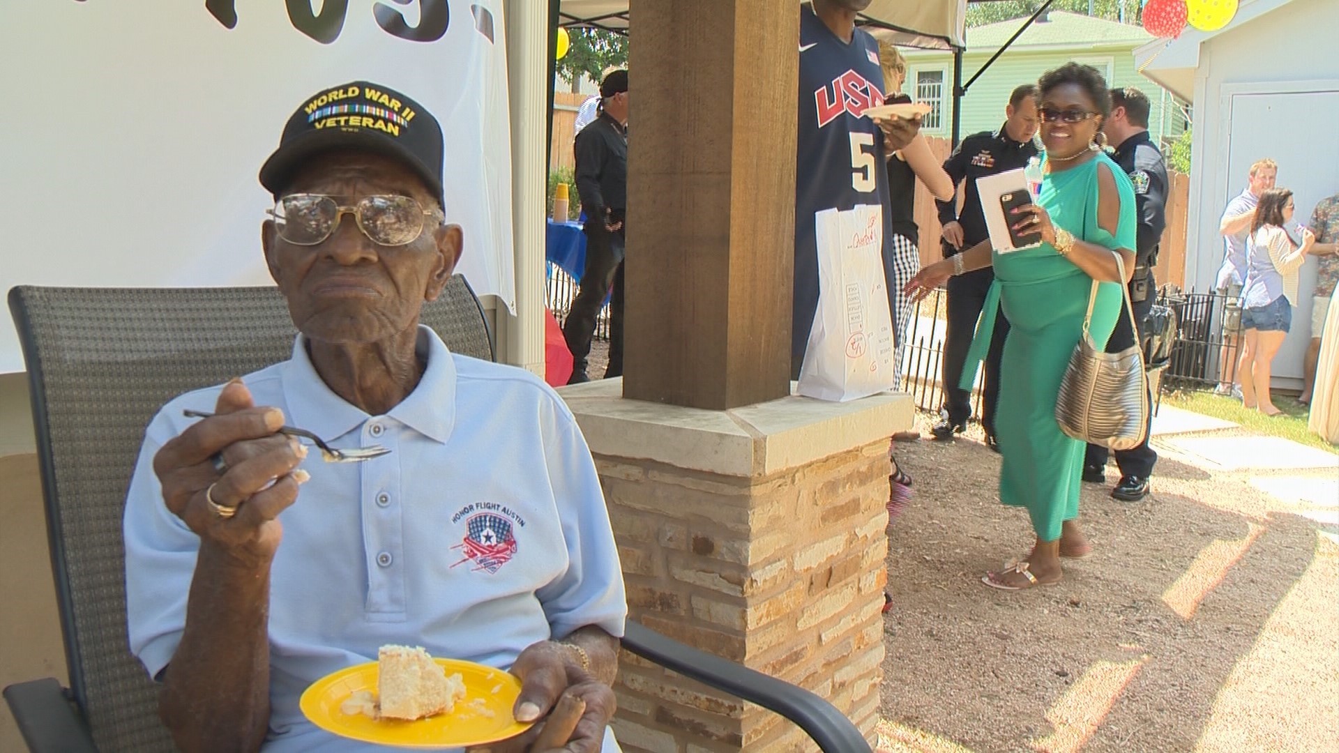 Bank returns WWII veteran Richard Overton's funds after theft, cousin ...