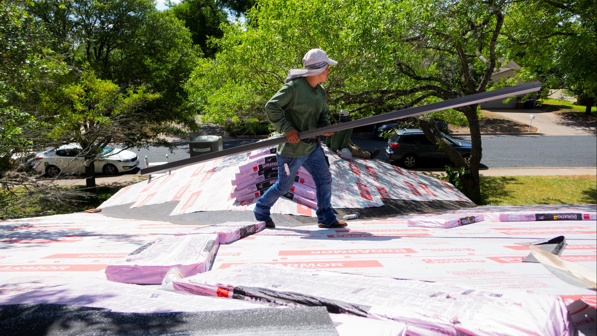 Austin company installs roof for Army widow | kvue.com