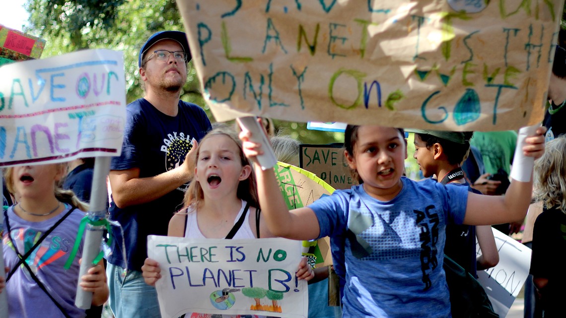 Hundreds of people show up to Austin's Climate Strike | kvue.com