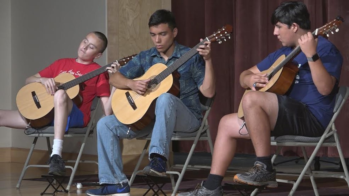 Music and the Mind Part 1: Blind students take guitar lessons | kvue.com