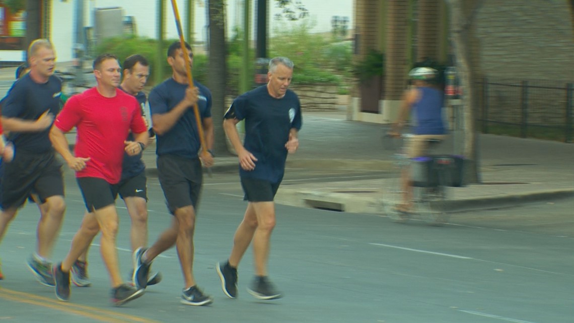 New Austin police cadets run with Chief Manley before graduation | kvue.com