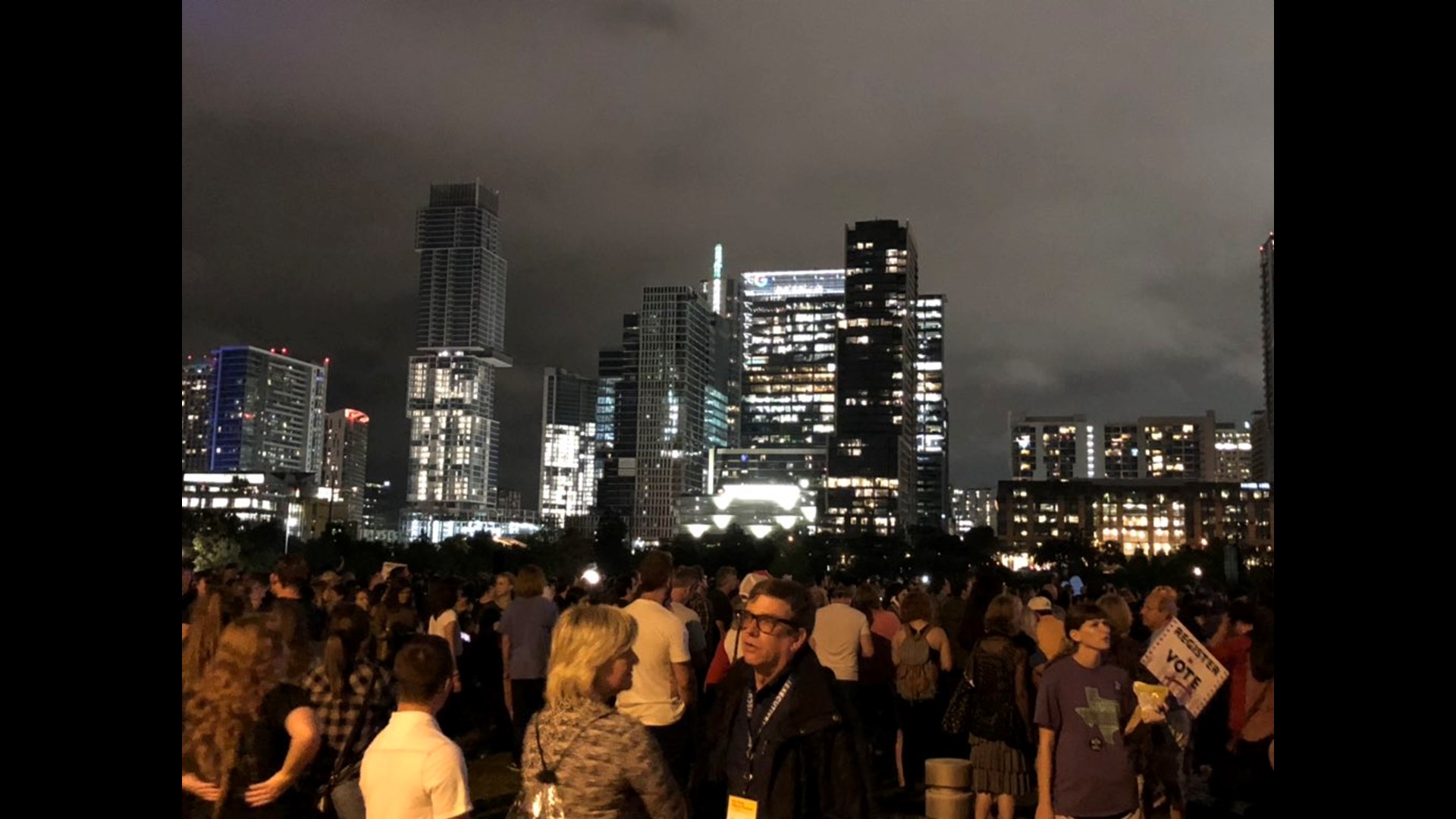 Beto O’Rourke’s free rally with Willie Nelson, Leon Bridges brings in ...