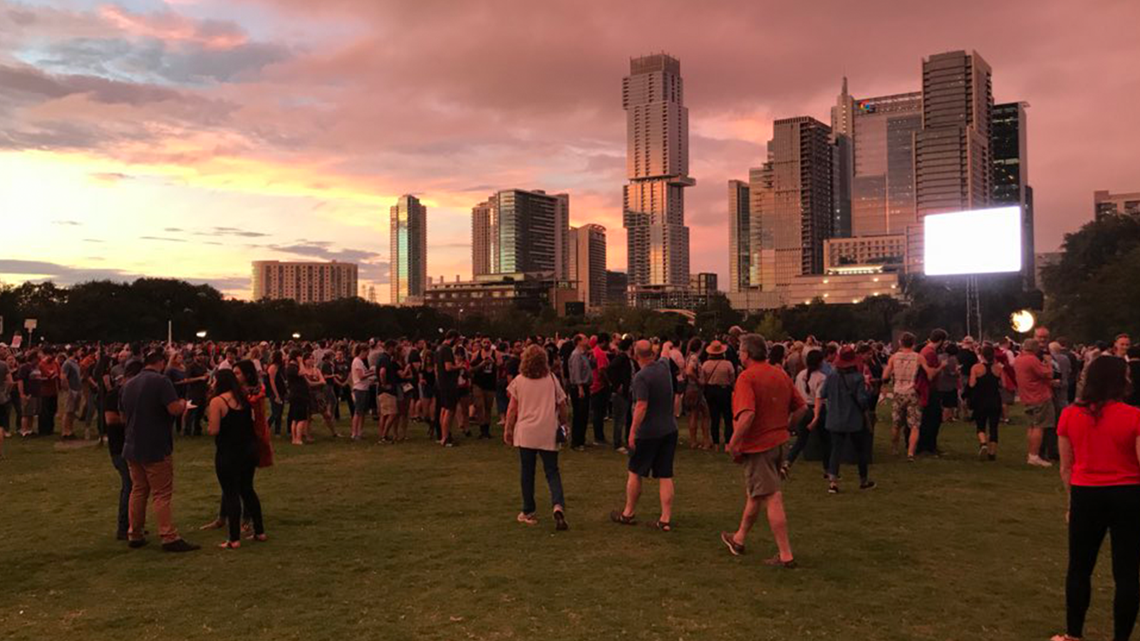 Beto O’Rourke’s free rally with Willie Nelson, Leon Bridges brings in ...