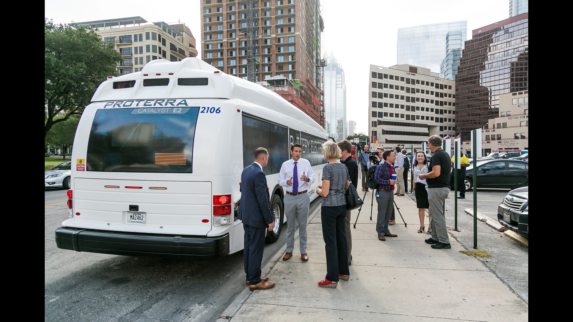 CapMetro unveils plan to bring electrical buses to Austin this year ...