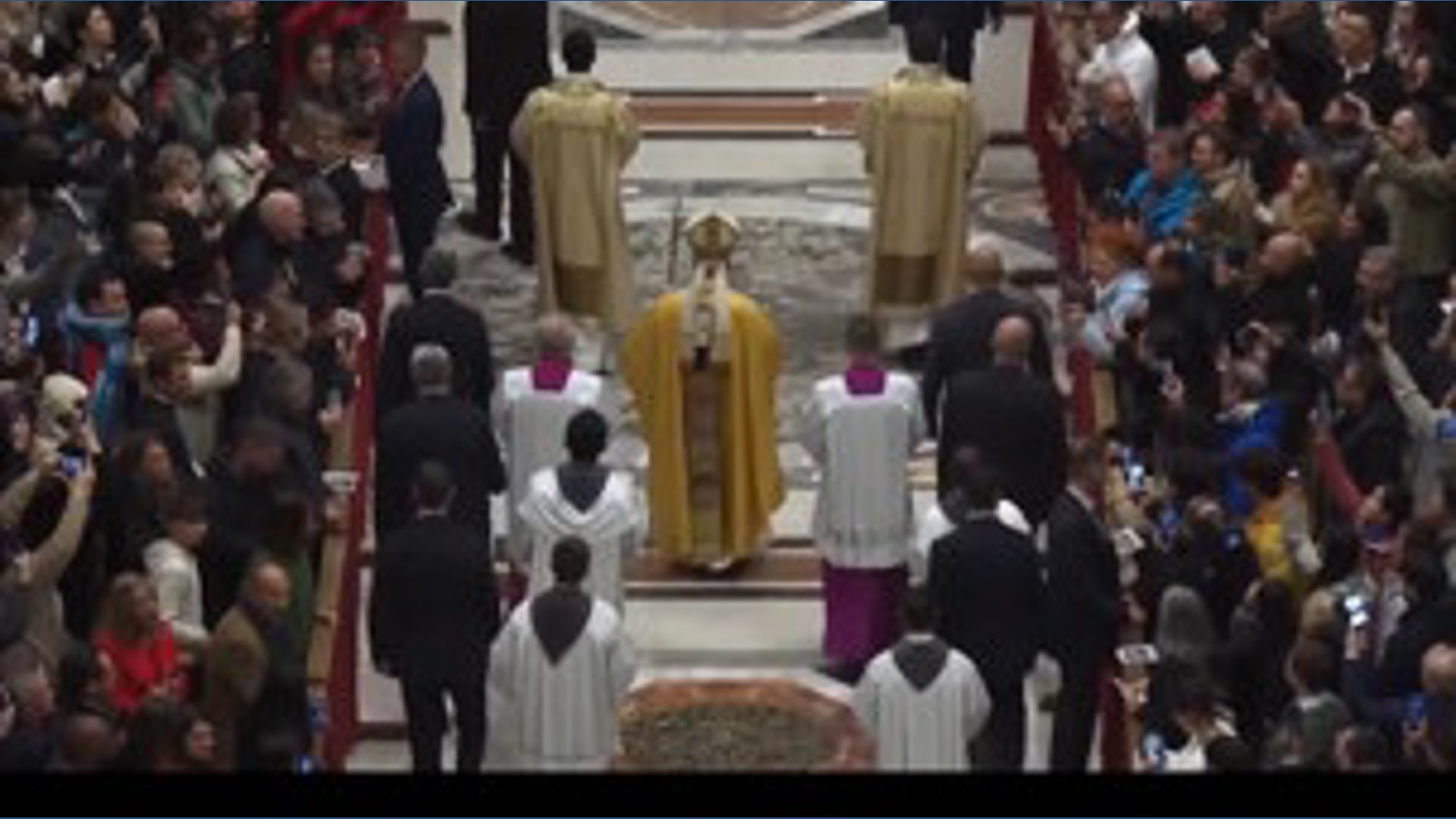 Pope Leo XIV's first midnight mass since becoming Pope | kvue.com