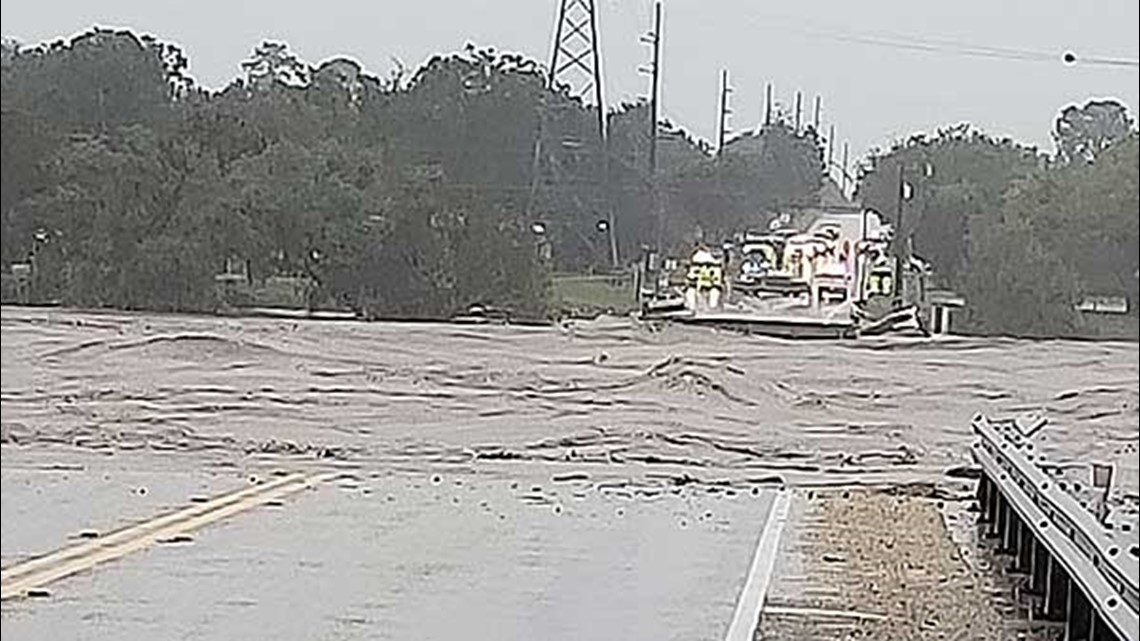 Llano River floodwaters wash away Kingsland bridge in 'historic' flood ...