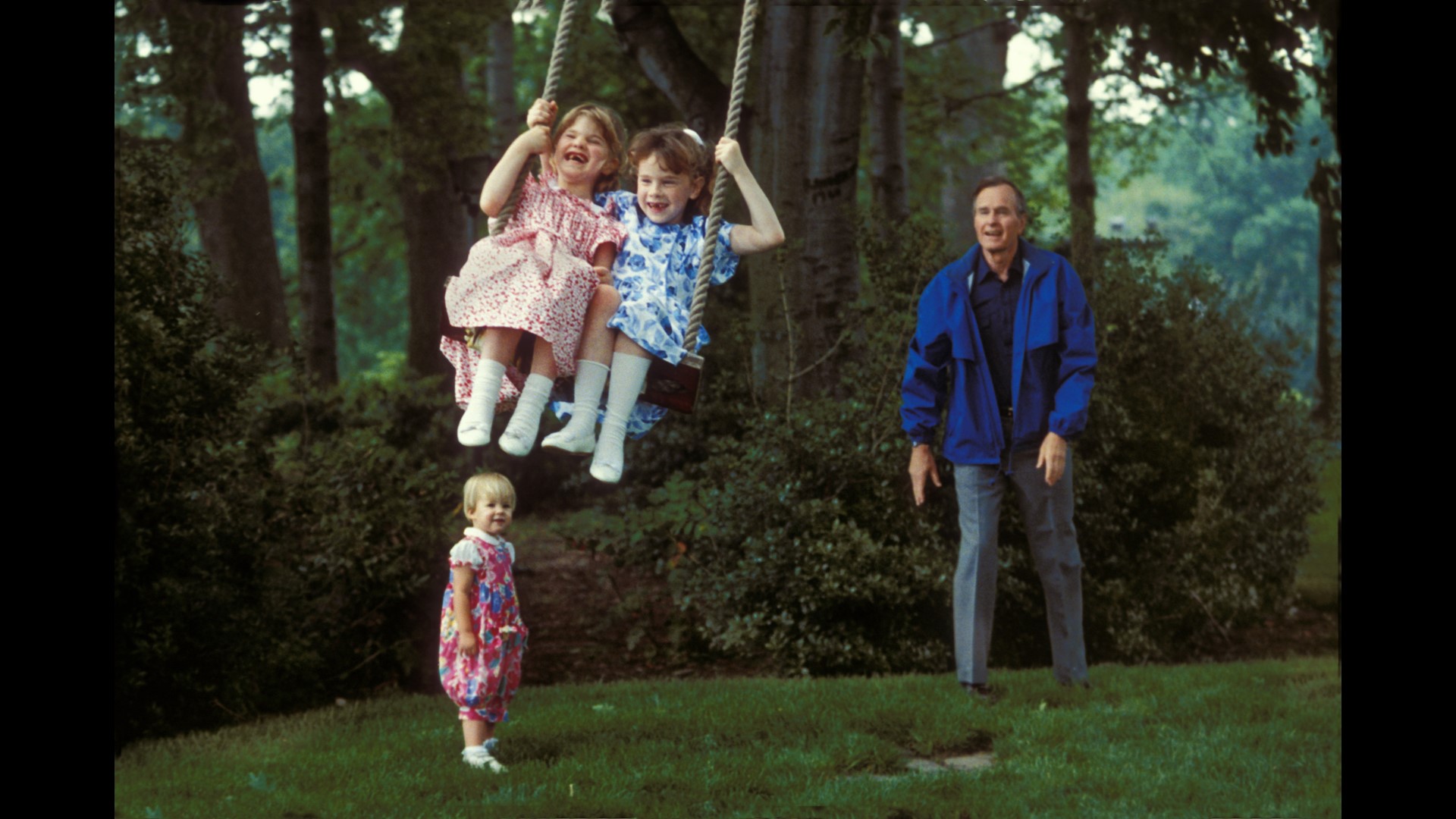 ‘End of an era’ | George H.W. Bush photographer remembers capturing ...